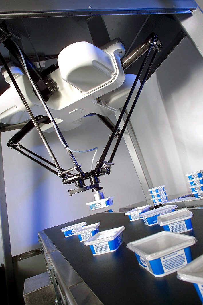 Quattro and iX4 Articulated Robots | OMRON Robotics