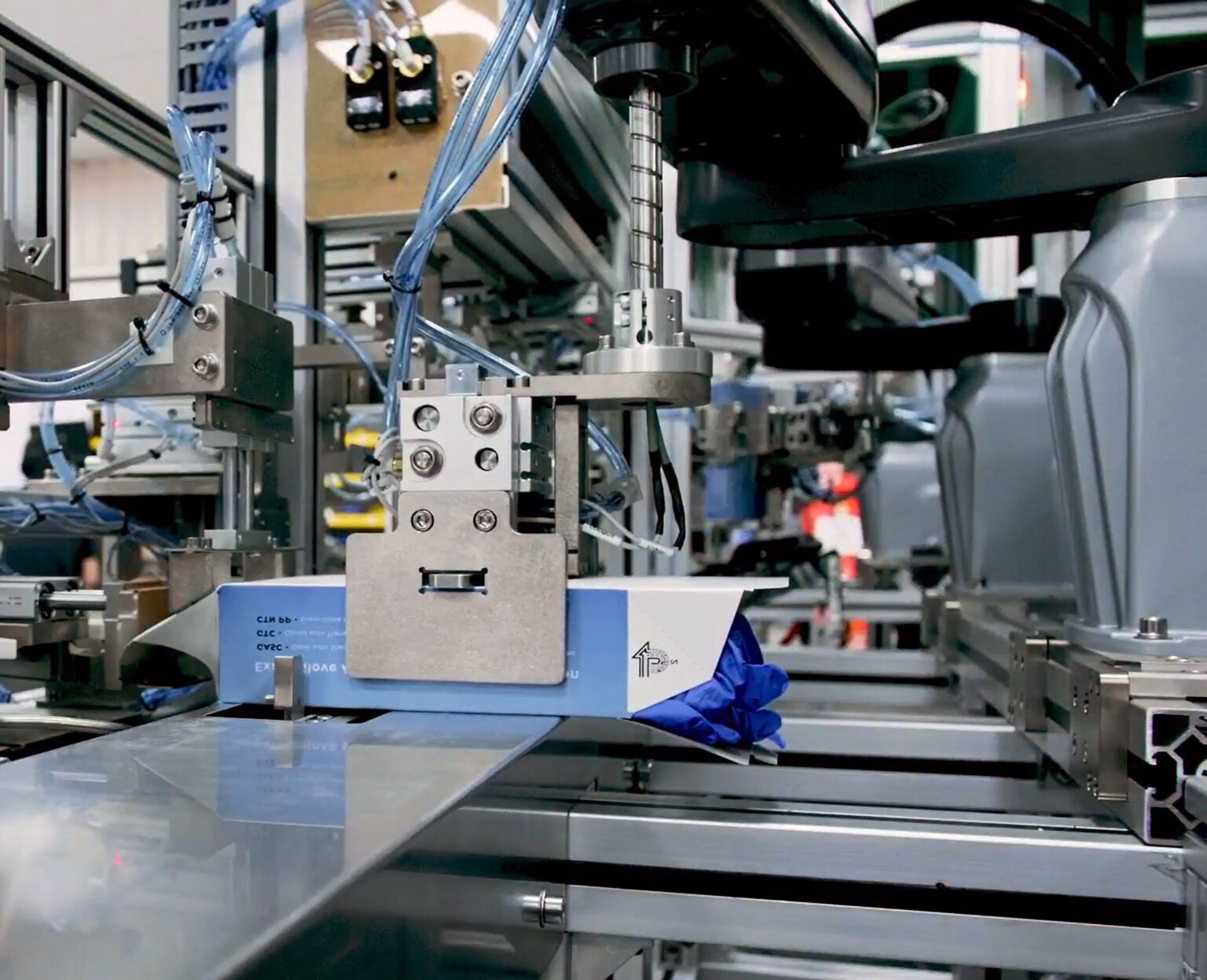 i4L SCARA Robot for High-Precision Tasks | OMRON Robotics